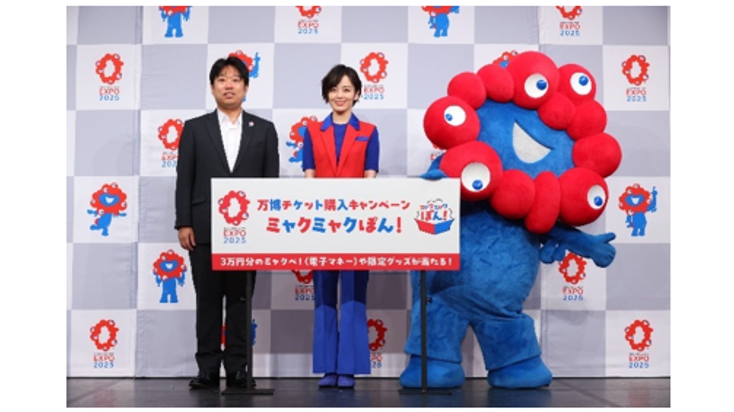 IHARA Rikka and MYAKU-MYAKU’s first performance of "MYAKU-MYAKU PON!" dance at the “MYAKU-MYAKU ...